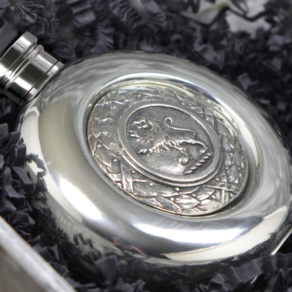 6oz Round Pewter Hip Flask with Scottish Lion Design - UK-englishpewter